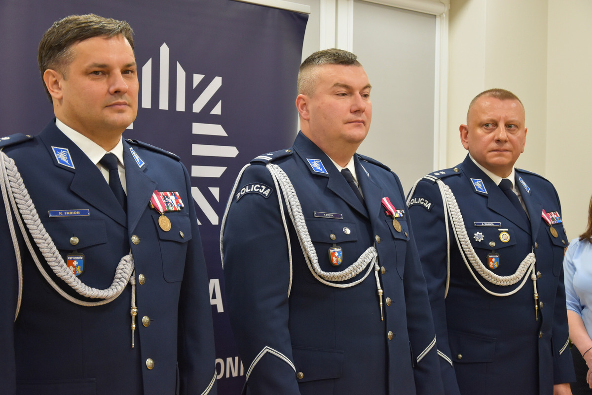 Mł. insp. Artur Wasiuta pożegnał się ze sztandarem lubaczowskiej ...